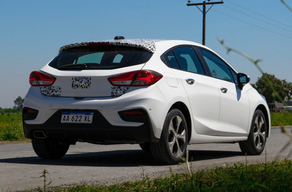 Chevrolet Cruze Sport6 ganha a versão esportivada RS e chega mês que vem